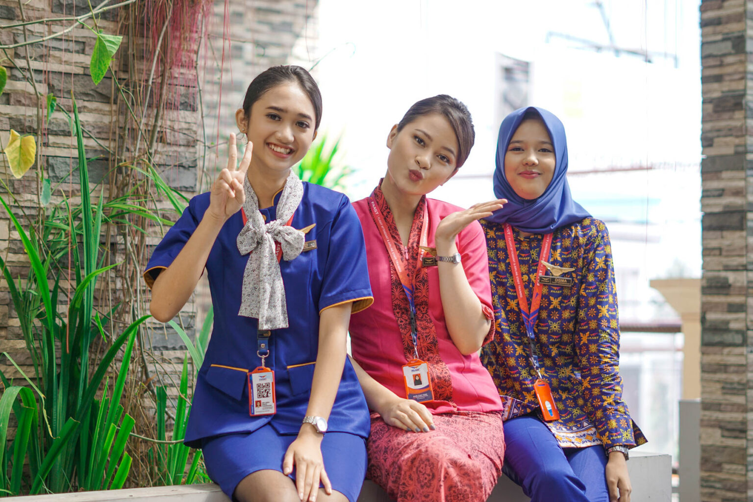 Contoh Teks Pengumuman Pramugari Kereta Api - Announcement KAI